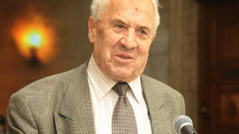 Почина големият историк проф. Дойно Дойнов - News.bg